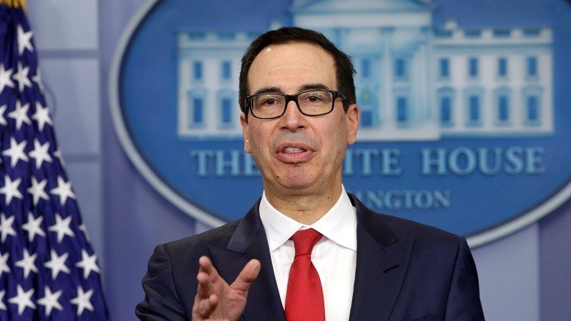 El secretario del Tesoro recibe una caja con excrementos de caballo ...