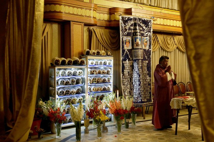 El Día de las Ñatitas en Bolivia: Cuando cráneos 'llevan' gafas de sol ...