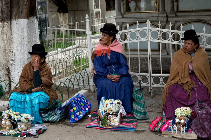 El Día de las Ñatitas en Bolivia: Cuando cráneos 'llevan' gafas de sol ...