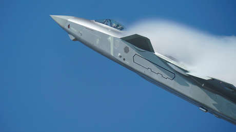 VIDEO: China revela detalles inéditos de su potente caza furtivo J-20 - RT