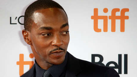 El actor de Falcon acusa a Marvel de racismo y pone la película 'Black ...