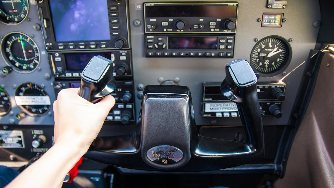 Un pasajero que "no tenía ni idea de cómo pilotear un avión" efectuó ...