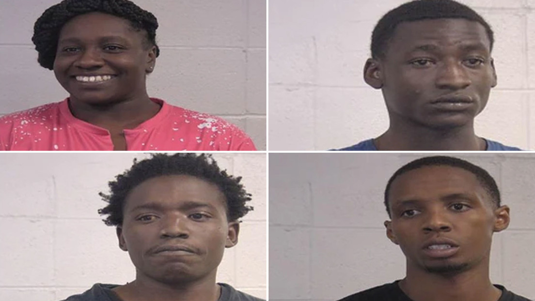 Familiares de víctimas atacan a un acusado durante un juicio por doble ...