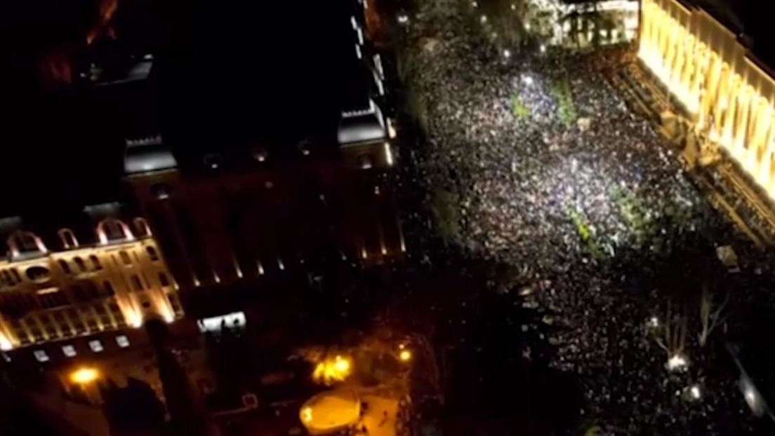 VIDEO: Masivas protestas en Georgia vistas desde un dron - RT