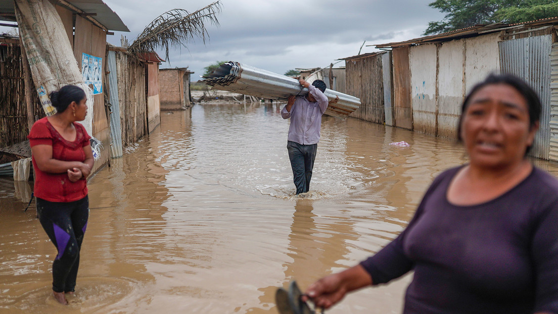 Desborde del río Chillón destruye varias casas en Lima (VIDEO) - RT