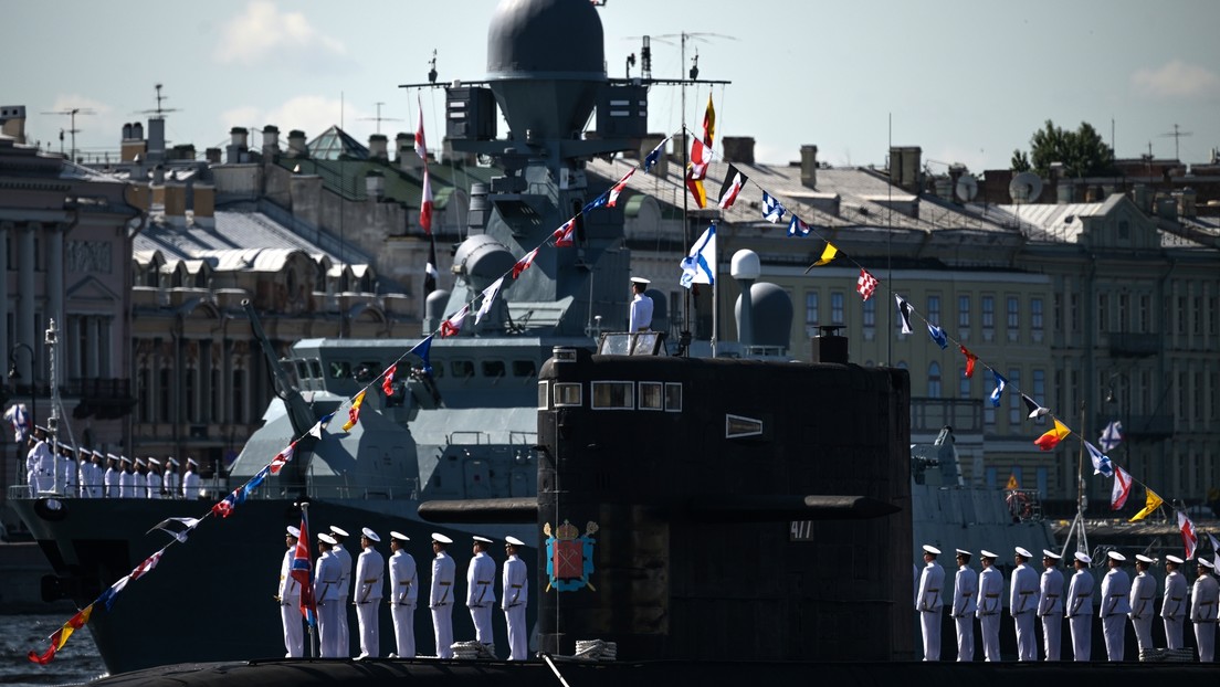 Los buques militares más avanzados de Rusia en el desfile del Día de la ...