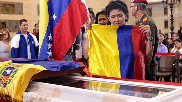 El embalsamamiento de Chávez, a debate - RT