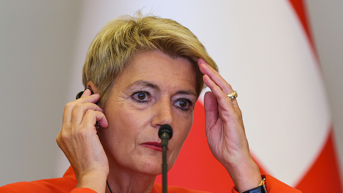 Schweiz: Bundesrätin Keller-Sutter zeigt X nach Grok-Beleidigung an — RT DE