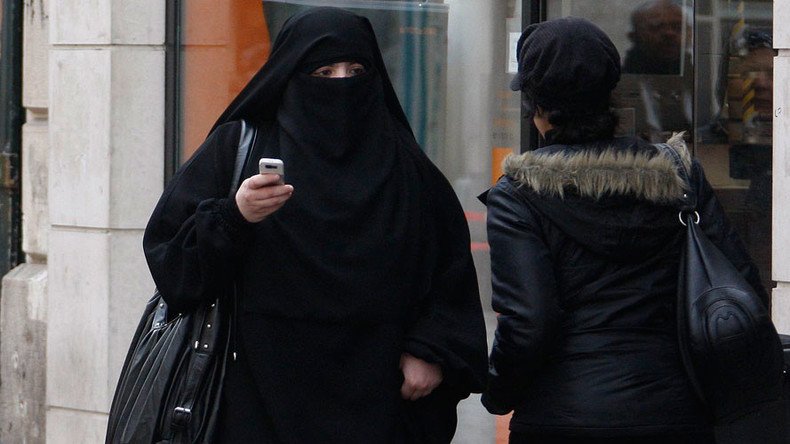 German interior minister calls for partial burqa ban — RT World News