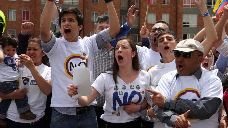 Colombians reject FARC peace deal by tiny margin — RT World News
