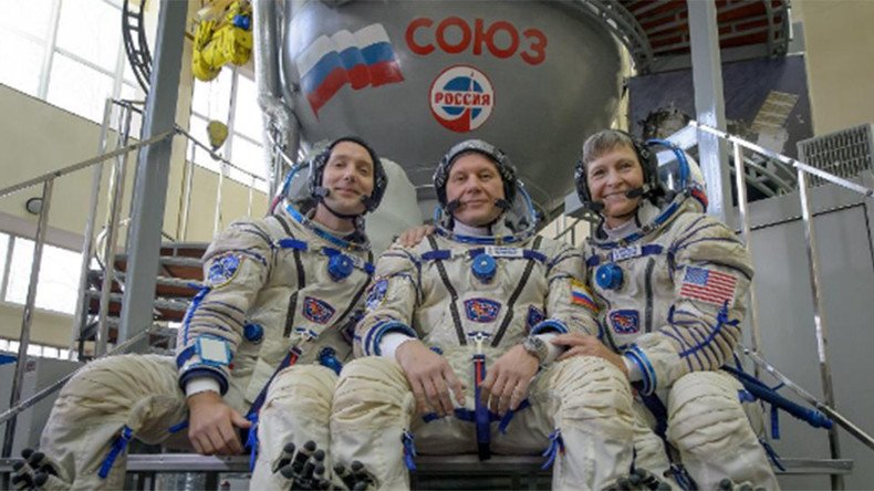 New ISS crew sets off into space from Russian launchpad (VIDEO) — RT ...