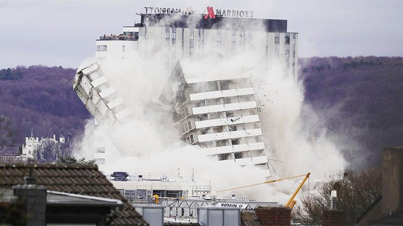 German high-rise spectacularly demolished by 250kg of explosives (VIDEO ...