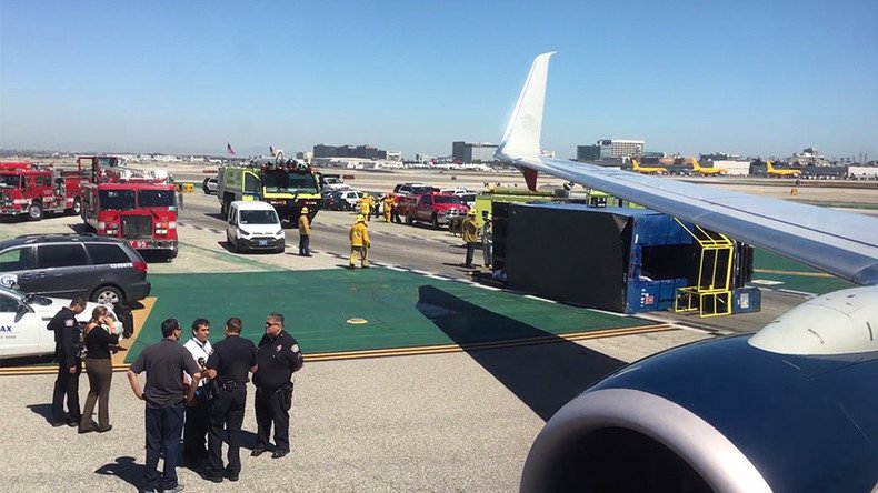 8 injured at LAX after passenger jet rams into truck on landing — RT ...