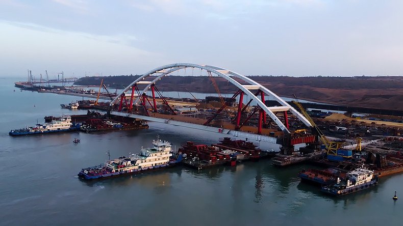 5,500-ton Crimea bridge motorway arch sails off for complex ...