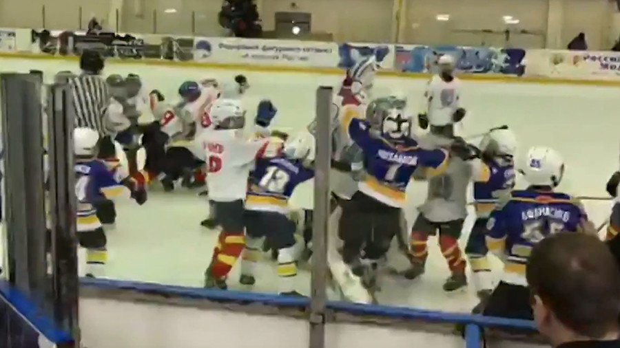 Young brawlers: Mass fight breaks out between junior hockey teams in ...