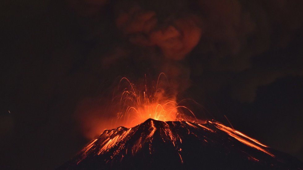 Mexican volcano Popocatepetl erupts with 2km column of ash (PHOTOS ...