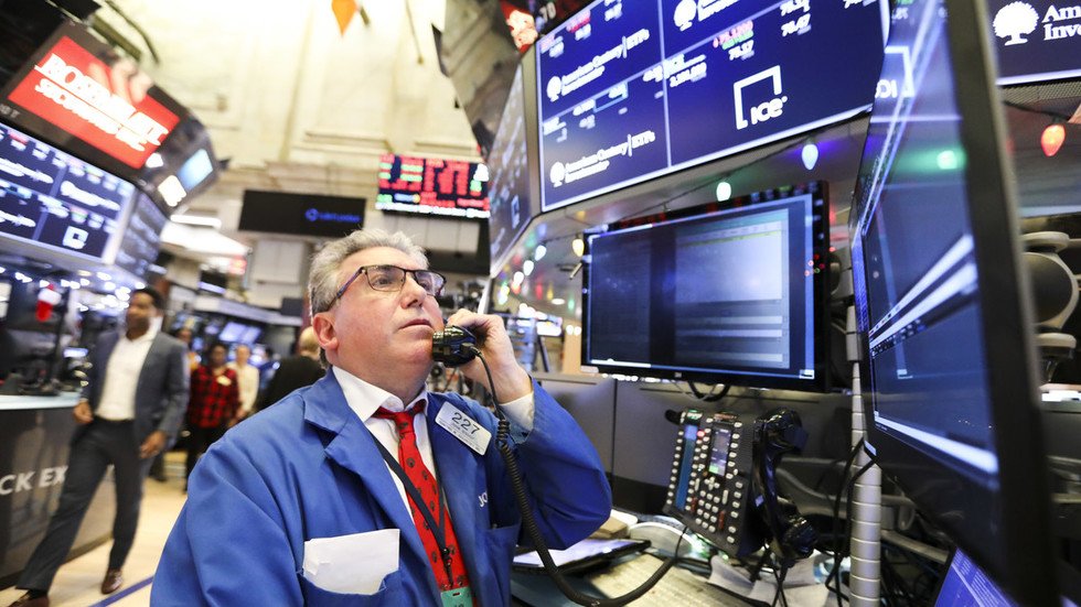 Dow Jones plunges nearly 500 points as govt shutdown looms over border ...