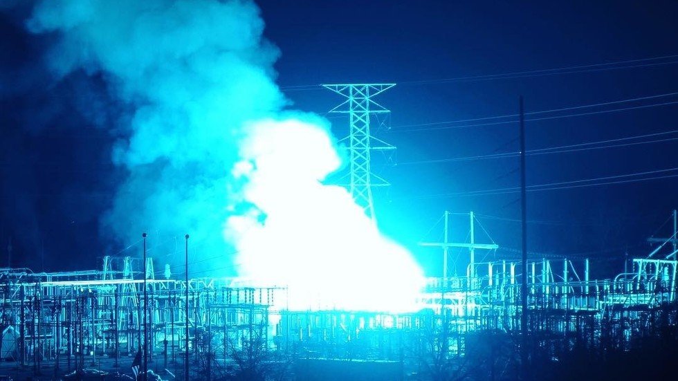Watch Up Close The Transformer Blaze Turn The New York Skyline Blue