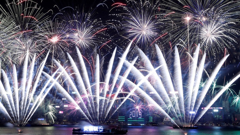 WATCH confetti & fireworks take over the world on New Year’s Eve — RT ...
