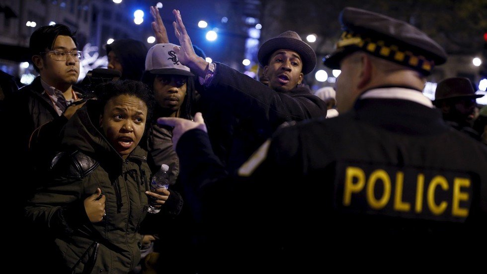Chicago police receive lessons in ethics… from officers accused of ...