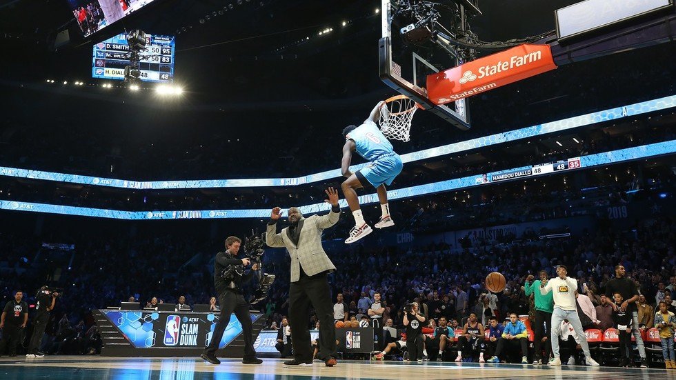 WATCH: Diallo incredibly dunks over Shaq to win NBA All-Star contest ...