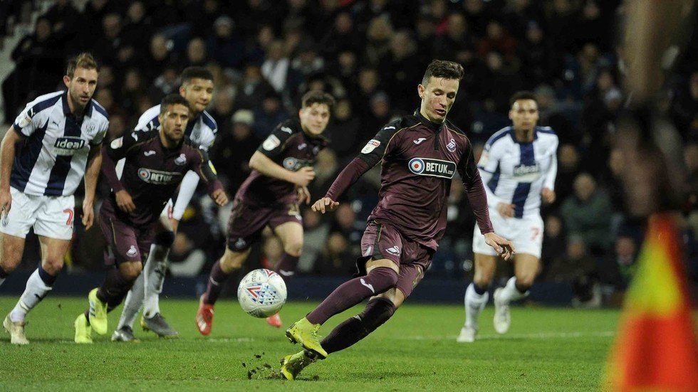 ‘Worst penalty in history’: Footballer suffers spot-kick shocker as he ...