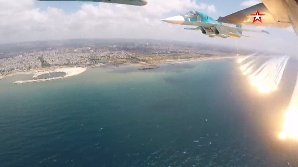 WATCH Su-35S fighter jet shoot flares in TRAINING SORTIE over Syria ...