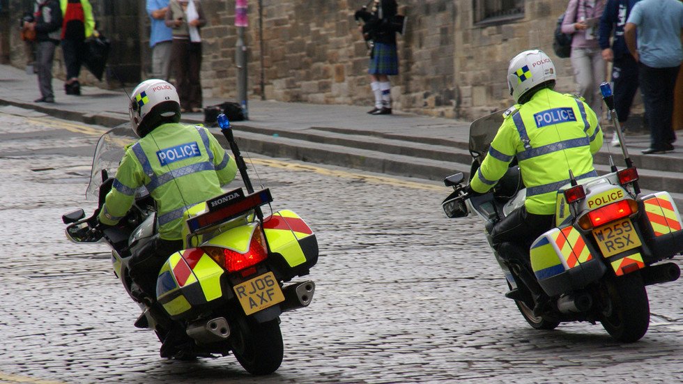 Son of MI6 chief ‘killed in car crash’ in Scotland — RT UK News