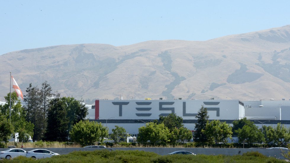 Tesla gets slap on the wrist from US environmental agency over ...