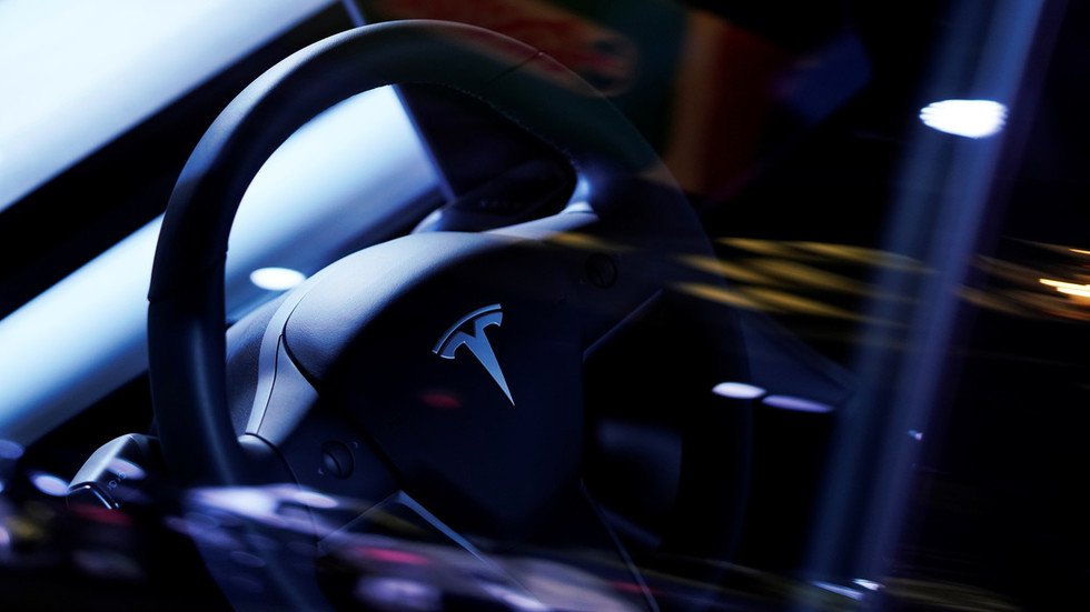 Tesla launches investigation after parked car BLOWS UP in flames in ...