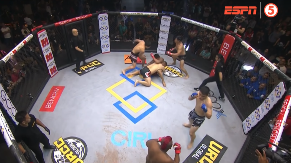 'Insanity': 3 v 3 mixed martial arts fight causes storm online (VIDEO ...