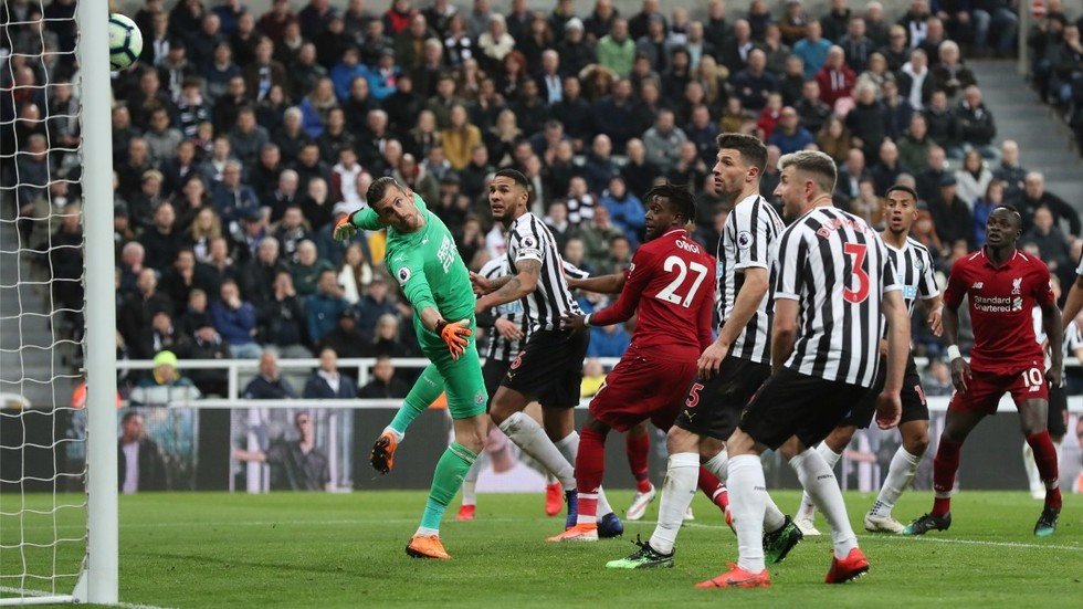 Newcastle 2 3 Liverpool Reds Brush Off Handball Controversy To