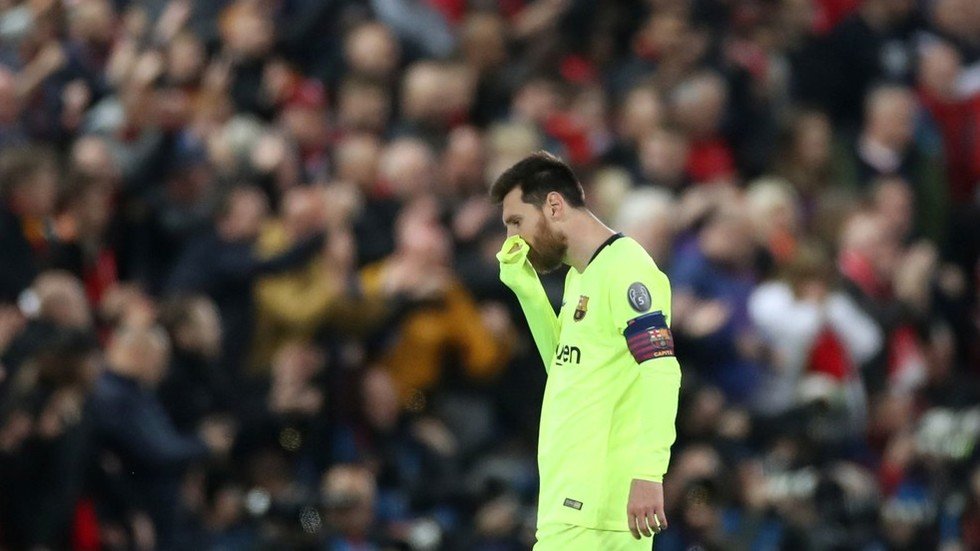 Inconsolable Messi ‘broke down in tears’ in Barca dressing room after ...