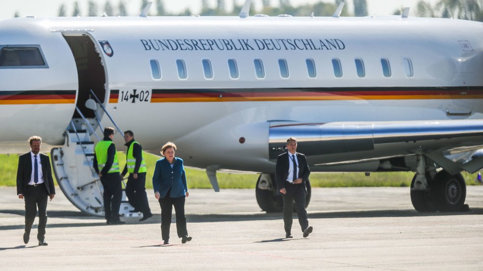Merkel forced to swap planes again as van rams her jet (PHOTOS) — RT ...