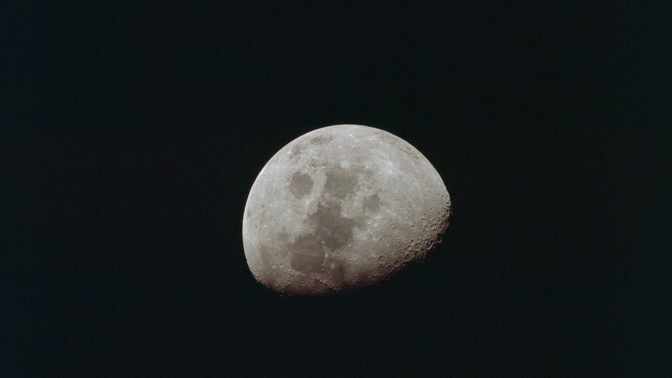 Moon is geologically active – and SHRINKING, seismic readings show — RT ...