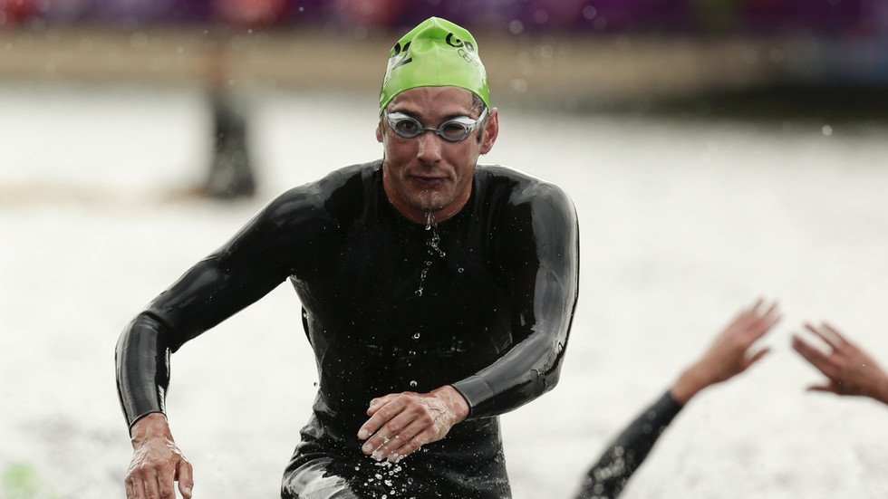 British triathlete Stuart Hayes fractures pelvis after crashing into ...