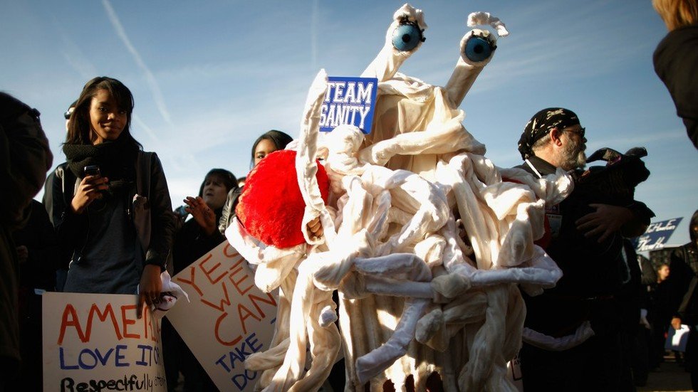 Follower of Flying Spaghetti Monster allowed to wear COLANDER in ...
