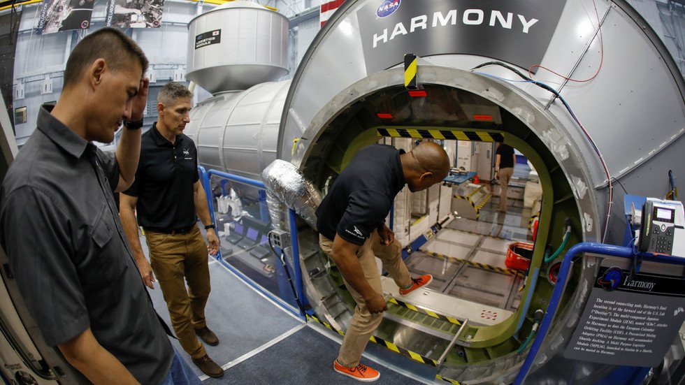 Privatizing space? Strapped-for-cash NASA to open International Space ...