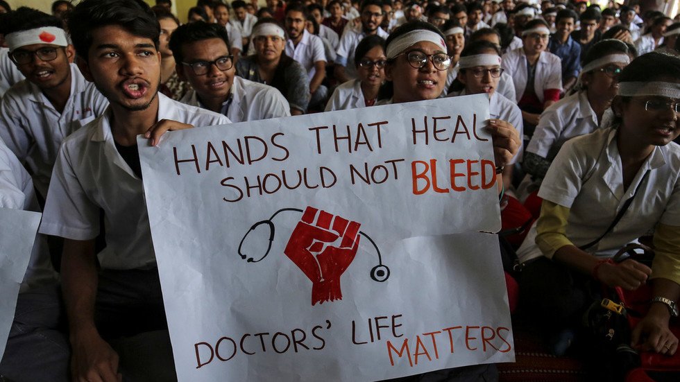 Doctors across India stage massive walk-out in protest over attack — RT ...