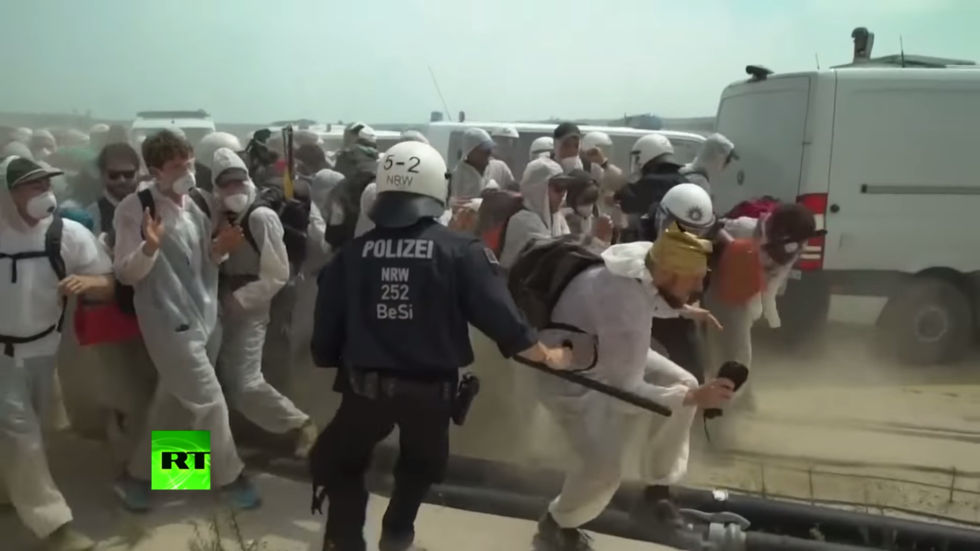 Hundreds of anti-coal protesters clash with police in open-pit mine ...