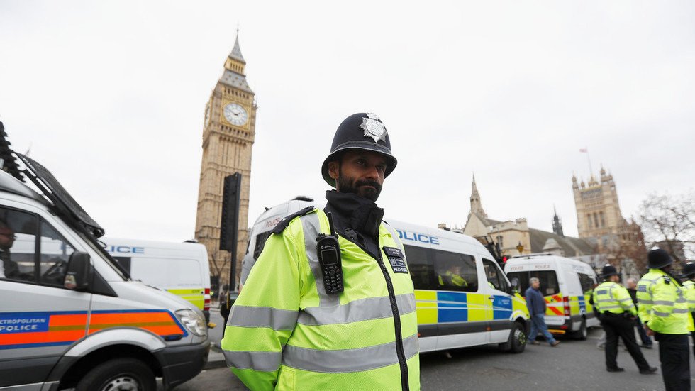 Met Police pay £700k to anti-Tommy Robinson protesters after claims of ...