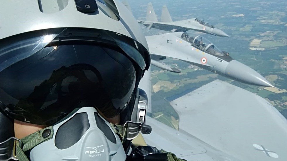French pilot takes selfie from inside of Russian-developed Su-30, calls ...