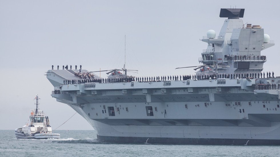 Over 200 tons of water leaked onto HMS Queen Elizabeth, 3 sailors ...