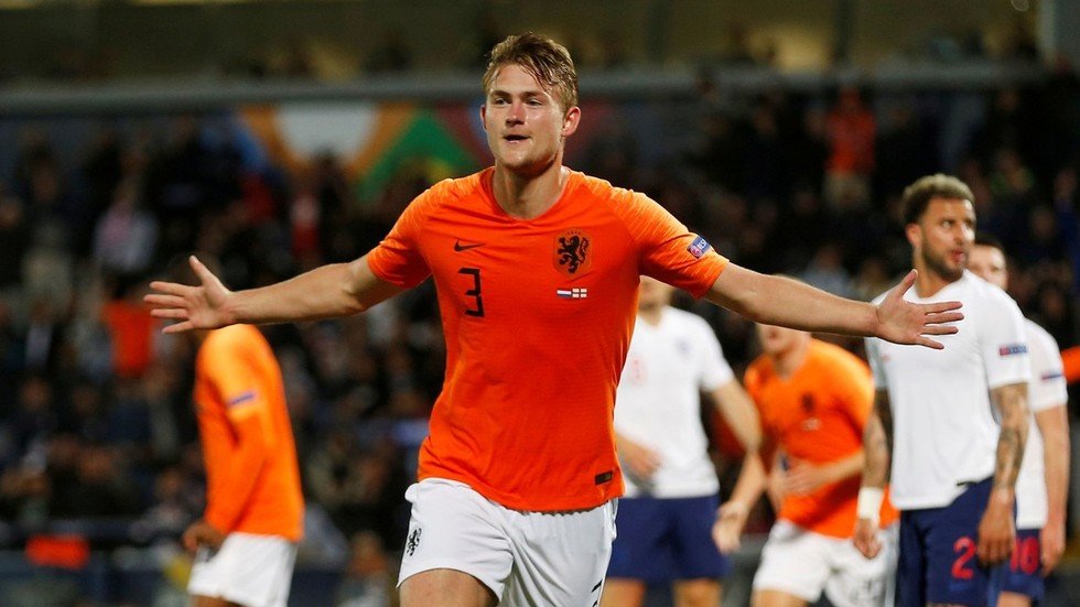 'Deligted!': Dutch wonderkid De Ligt jets in to Turin to finalize €75mn ...