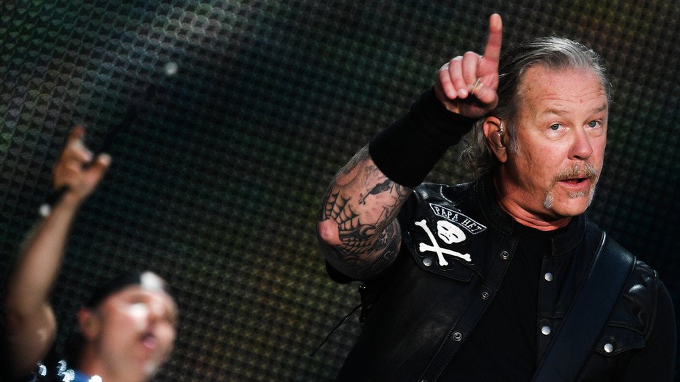 Metallica masters Russian to sing iconic Soviet singer’s hit at Moscow ...