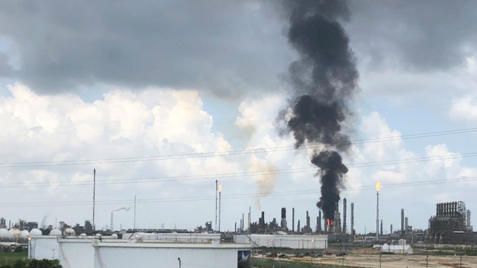 Exxon oil plant on fire in Texas (PHOTOS, VIDEO) — RT USA News