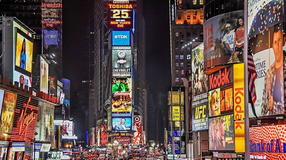 Times Square descends into PANIC after fears of GUNSHOTS (VIDEO) — RT ...
