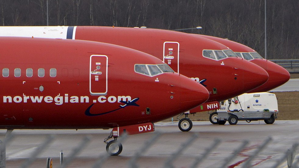 Norwegian Boeing engine falls apart MID-FLIGHT, scatters debris across ...