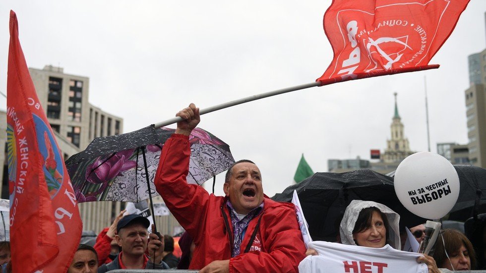 Thousands of communists rally for fair elections in Moscow (PHOTOS ...