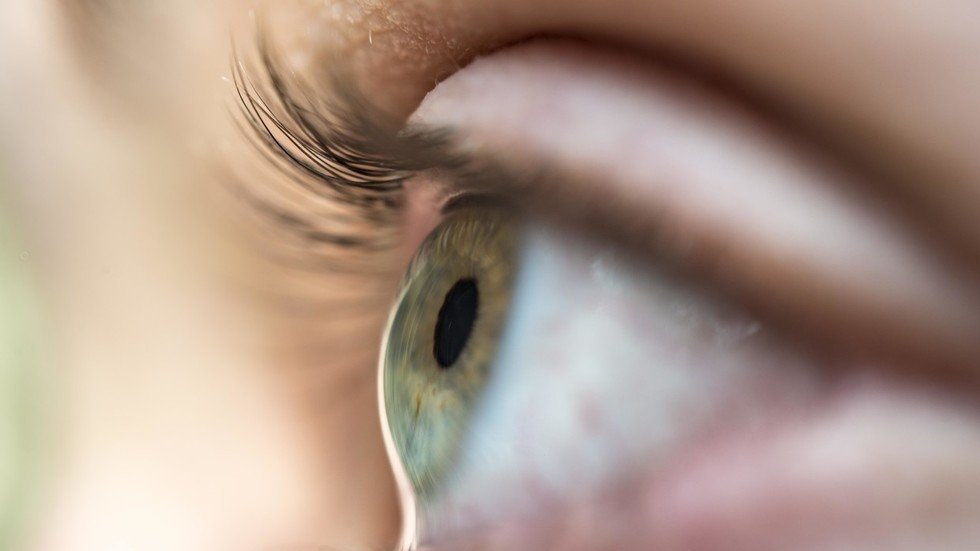 Woman who cries CRYSTALS instead of tears baffles doctors (VIDEO) — RT ...